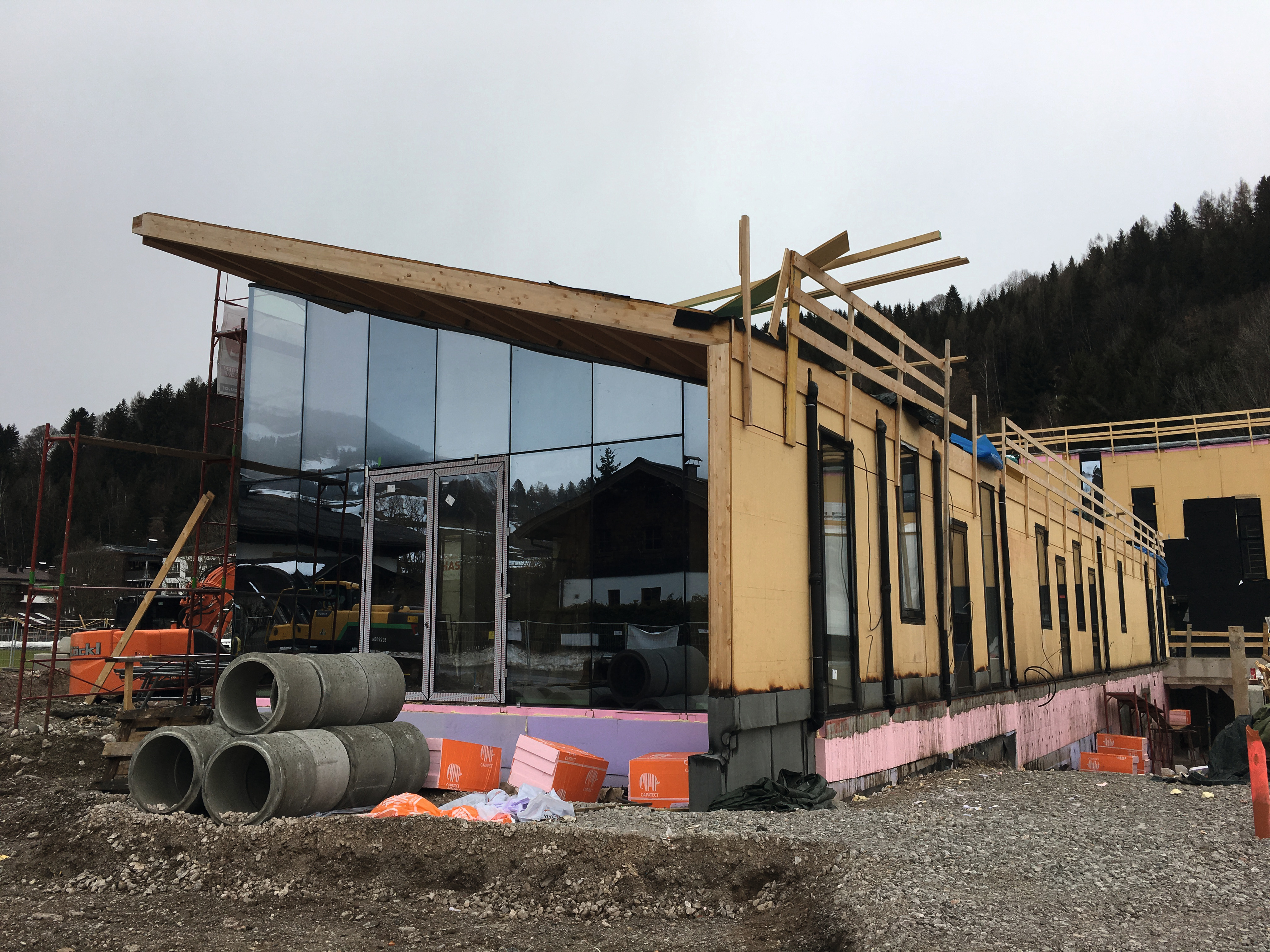 OSB3 and DHF: Recreation Centre | EGGER