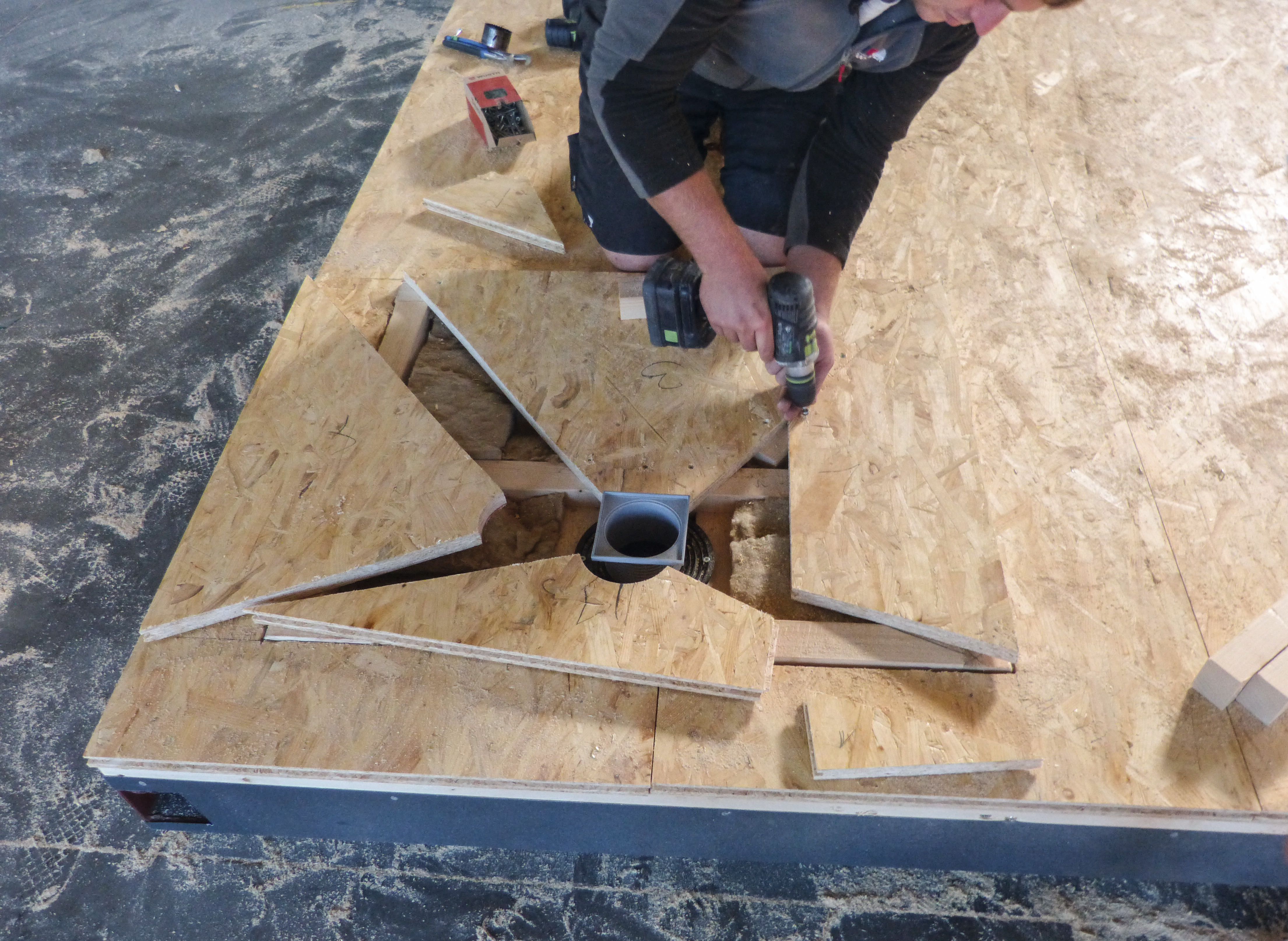 OSB3, OSB4TOP and DHF: Little house | EGGER